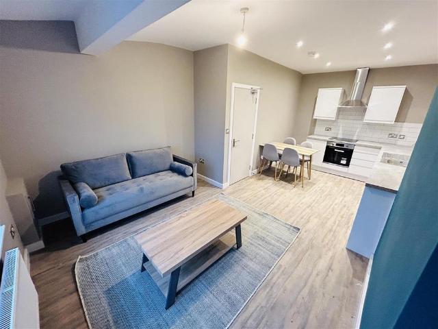 Hyde Park Villas, Hyde Park, Leeds. 2 bed apartment to rent £1,210 pcm £279 pw