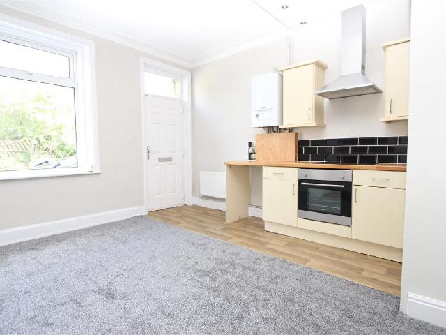 Hyde Street, Bradford BD10, 2 bed town house to rent, £825 pcm | PrimeLocation