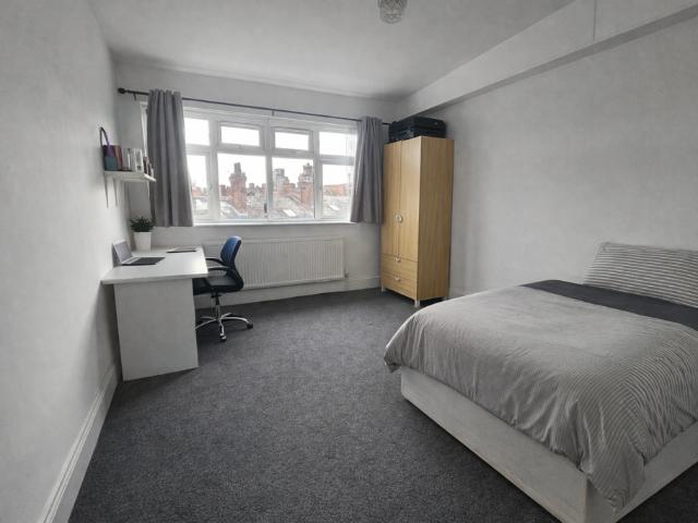Hyde Terrace, Leeds 3 bed flat to rent £1,625 pcm £375 pw