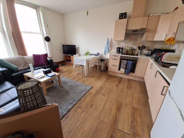 Hyde Terrace, Leeds 3 bed house to rent £1,547 pcm £357 pw