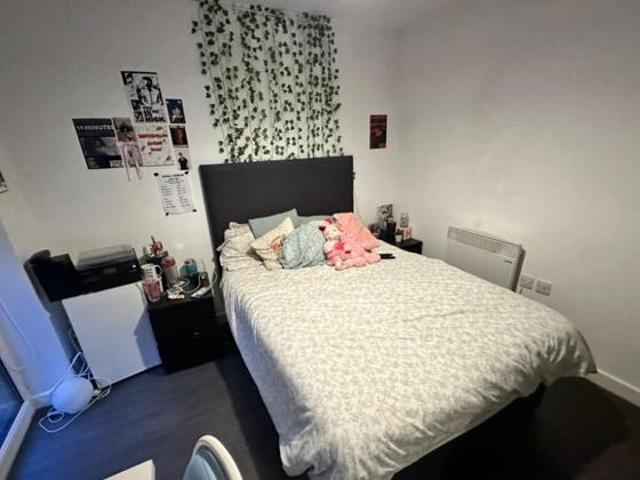 Hyde Terrace, Leeds, 4 Bedroom Flat