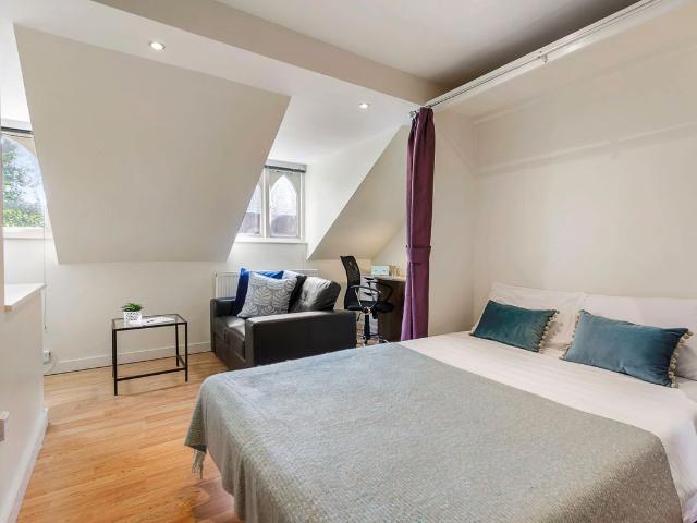 Hyde Terrace, Leeds LS2, 1 bed flat to rent, £780 pcm | PrimeLocation