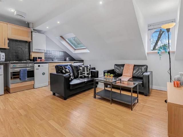 Hyde Terrace, Leeds, LS2 1 bed flat to rent £1,000 pcm £231 pw