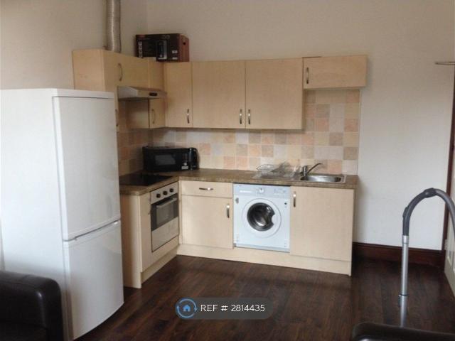 Hyde Terrace, Leeds LS2, 3 bed flat to rent, £1,300 pcm | PrimeLocation