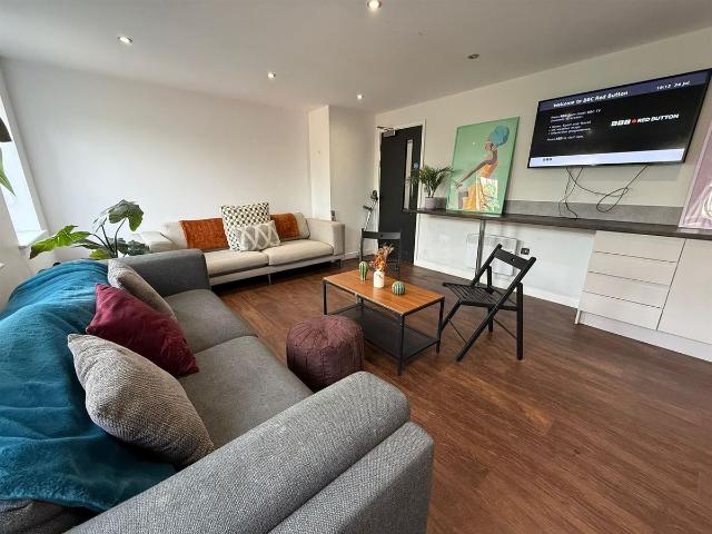 Hyde Terrace, Leeds LS2, 6 bed shared accommodation to rent, £3,250 pcm | PrimeLocation