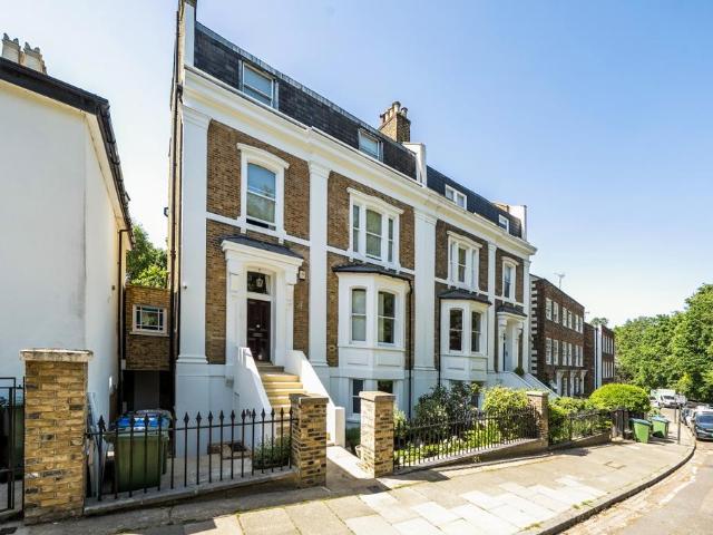 Hyde Vale London SE10 1 bed flat to rent £2,100 pcm £485 pw