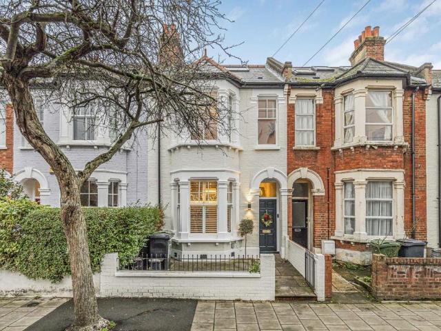 Hydethorpe Road, London SW12 4 bed terraced house to rent £4,750 pcm £1,096 pw