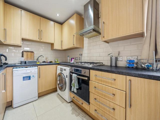Hyperion House, 35 Arbery Road. 4 bed apartment to rent £4,200 pcm £969 pw