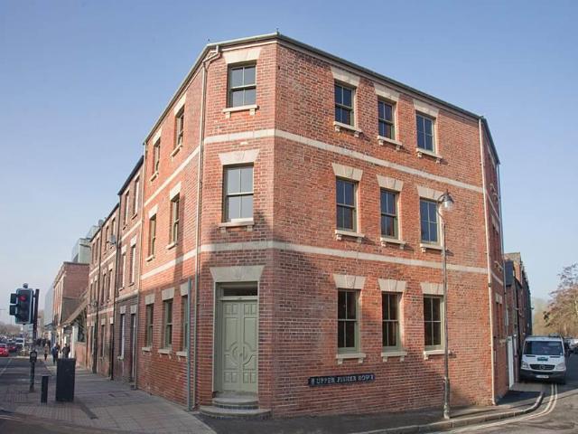 Hythe Bridge Street 1 bed flat to rent £2,200 pcm £508 pw