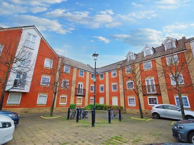 Hythe, Colchester CO2, 2 bed flat to rent, £1,200 pcm | PrimeLocation