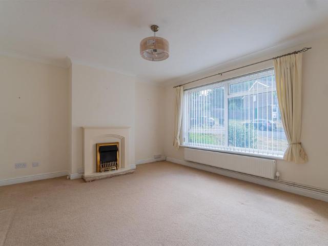 Hythe, Fairview Close, Maisonette