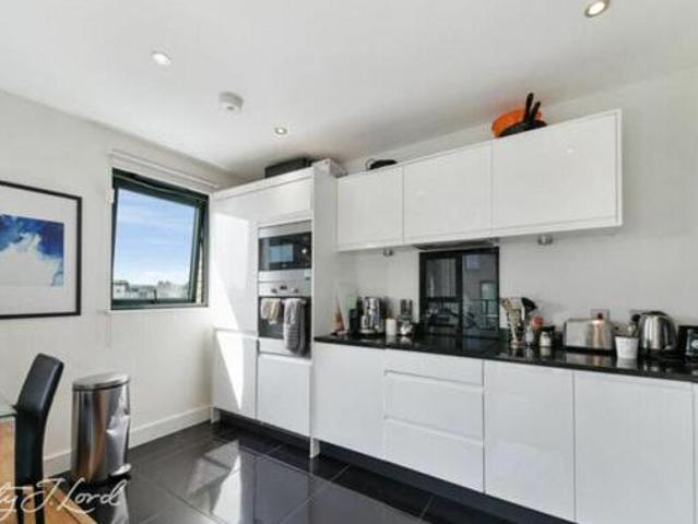Hythe House, Green Lanes Walk, 2 Bedroom Flat