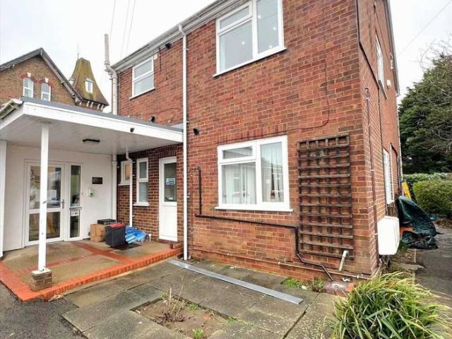 Hythe Road, Ashford TN24, 2 bed flat to rent, £900 pcm | PrimeLocation