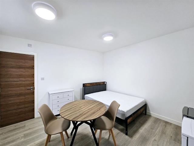 Hythe Street, Dartford DA1, Room to rent, £970 pcm | PrimeLocation