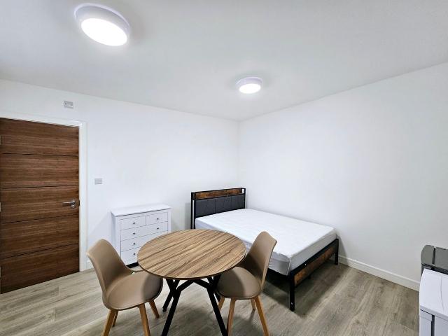 Hythe Street, Dartford DA1, Room to rent, £975 pcm | PrimeLocation