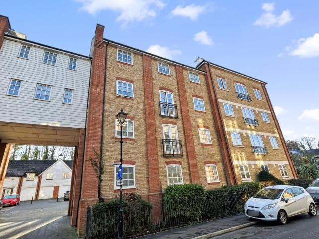 Hythe, Student Accommodation CO2, 3 bed flat to rent, £1,550 pcm | PrimeLocation