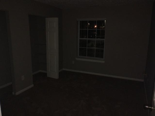 I need of a girl roommate