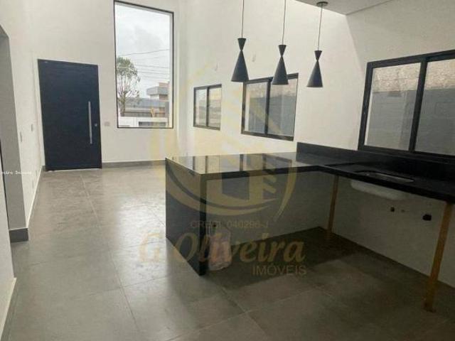 I Casa à Venda, 3 Quartos, 1 Suíte, 2 Banheiros, 2 Vagas, A/C125m² A/T 250 m2. Confira!
