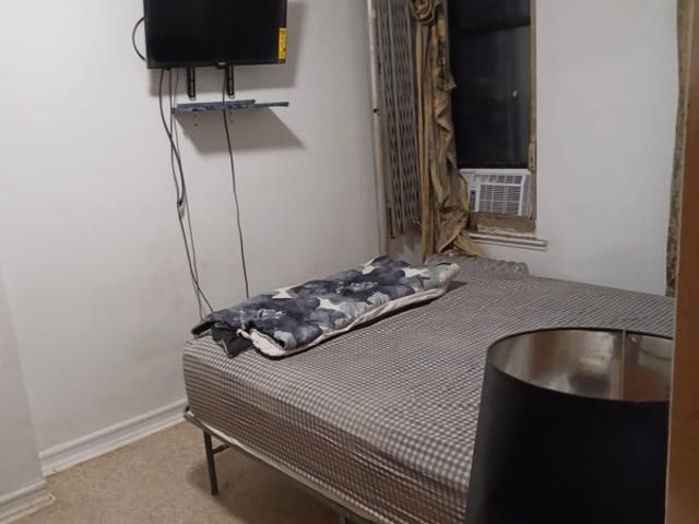 I have a beautiful room really big furnished 950$