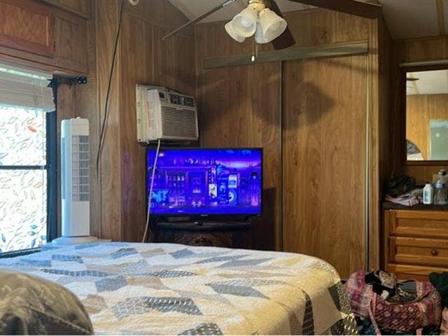 I have a room for rent 600 month