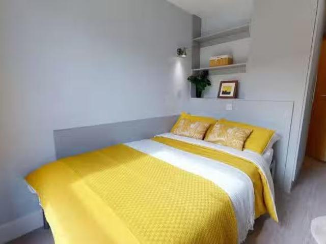 i Q Grove Silver En Suite