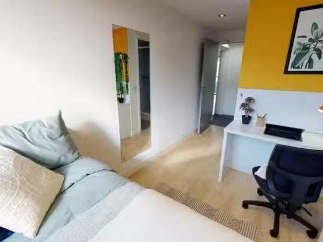 i Q Haywood House, London Gold En Suite