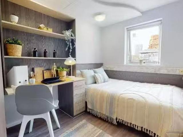 i Q Lambert & Fairfield House Bronze En Suite