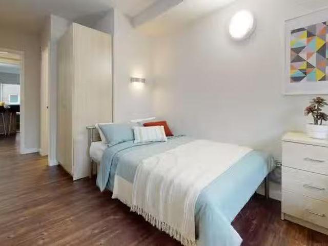 i Q Little Aspley House Bronze En Suite Plus