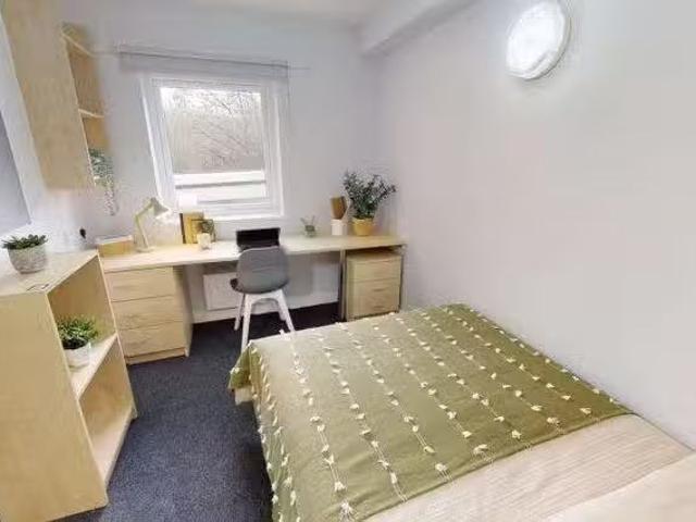 i Q Little Aspley House Bronze En Suite Plus