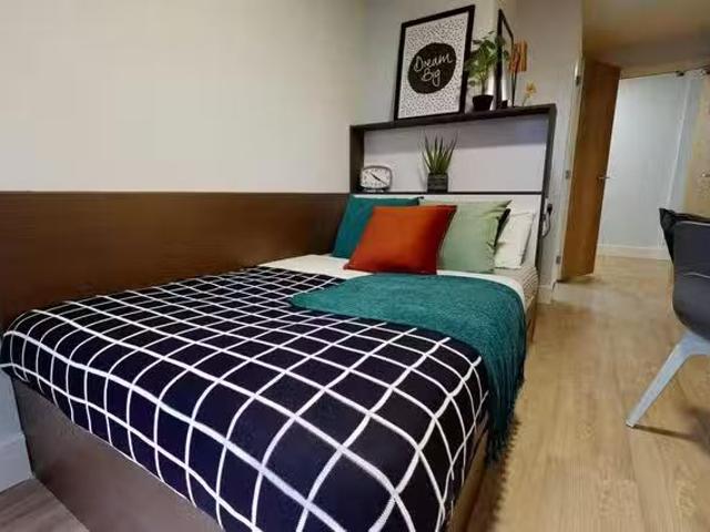 i Q Penworks House, Birmingham Bronze En Suite