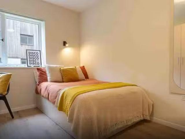 i Q The Pad Silver En Suite