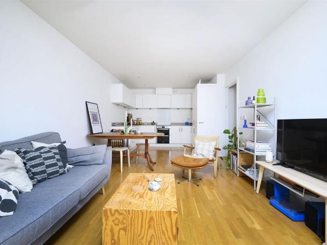 Icon Apartments, 32 Duckett Street, London E1, 2 bed flat to rent, £2,150 pcm | PrimeLocation