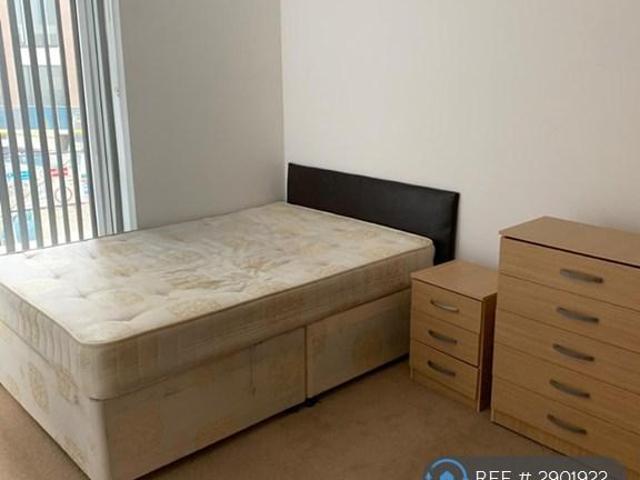 Icon Building, Ilford, IG1 2 bed flat to rent £1,800 pcm £415 pw