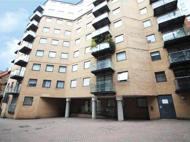 Icon House, Merchants Place, Reading. 1 bed apartment to rent £1,275 pcm £294 pw