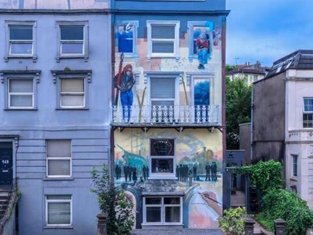 Iconic Mural Serviced Apartment: Luxury bed, Cheltenham Road, 1 Bedroom Serviced