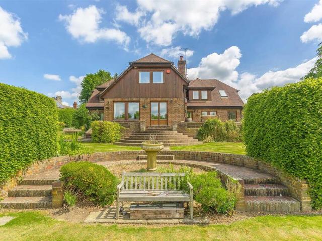 Icehouse Wood, Oxted 5 bed detached house to rent £4,950 pcm £1,142 pw
