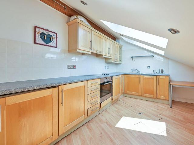 Iceland Wharf, Rotherhithe, London, SE16 3 bed flat to rent £2,950 pcm £681 pw
