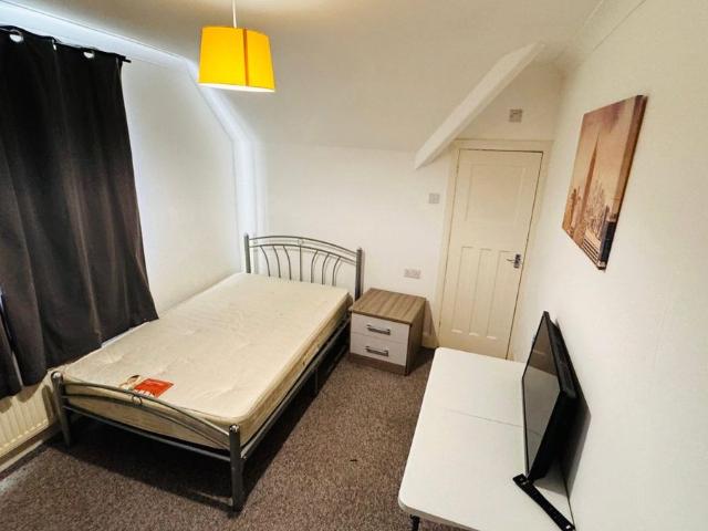 Ickenham, London UB10, 6 bed shared accommodation to rent, £910 pcm | PrimeLocation