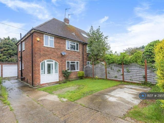 Ickenham Road, Ruislip, HA4 3 bed semi detached house to rent £2,550 pcm £588 pw