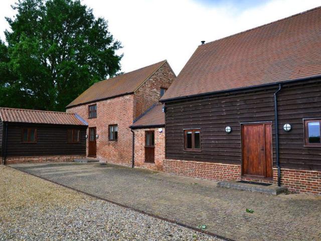 Ickleford, nr Hitchin, Hertfordshire 4 bed barn conversion to rent £3,500 pcm £808 pw