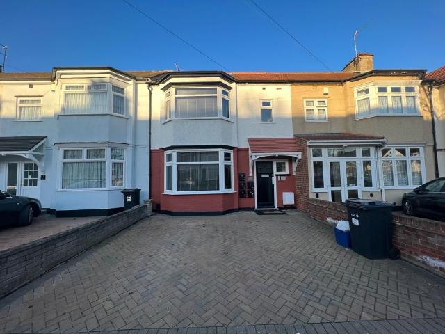Icknield Drive, Ilford IG2, Room to rent, £900 pcm | PrimeLocation