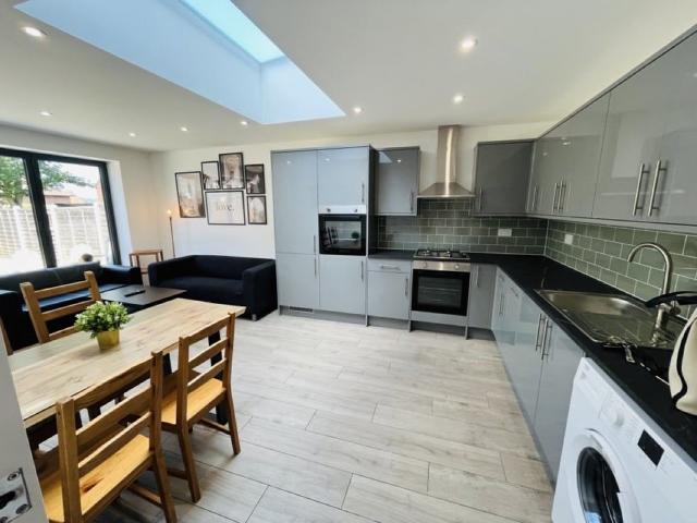 Ibbetson Path, Loughton IG10, 2 bed shared accommodation to rent, £675 pcm | PrimeLocation