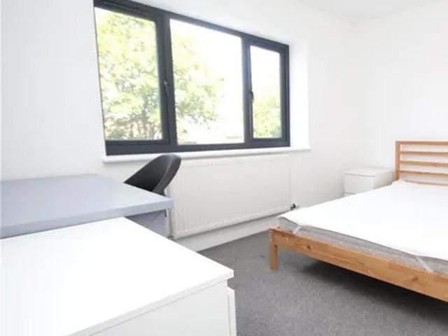 Ibbetson Path, Loughton, IG10 2AS, United Kingdom | Room for rent #138511781 | Rentberry
