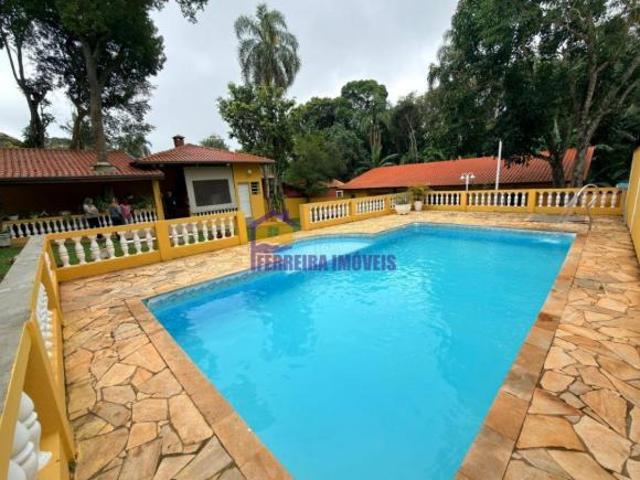 Ibiúna, linda chácara com piscina em condomínio de alto padrão