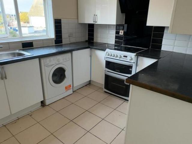 Ibscott Close, Dagenham RM10 3 bed flat to rent £1,800 pcm £415 pw