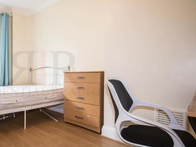 Ightham House, Beckway Street, London, SE17 1AF, United Kingdom | 3 bed apartment for rent #154588200 | Rentberry