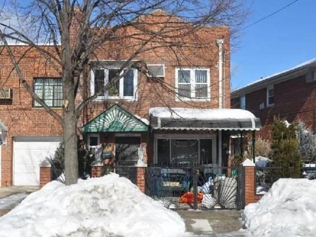 ID#: 1218359 Lovely 1st Floor Walk In Apartment