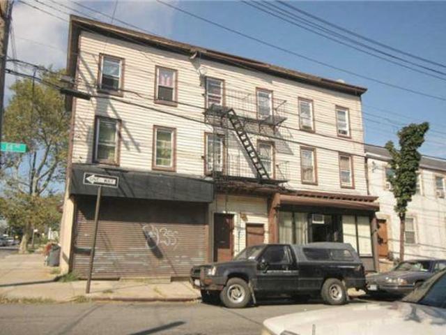 ID#: 1218703 Cozy 3rd Floor Walk Up In College Point For Rent