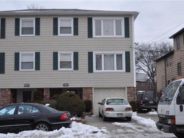 ID# 1218832 Lovely 2nd Floor Apartment In Bayside For Rent