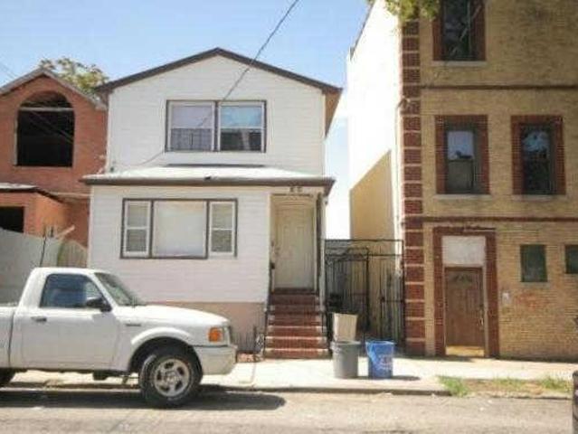 ID#: 1220779 Sunny And Spacious 1st Floor College Point Apartment